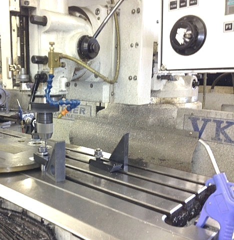 CNC VERTICAL MACHINING CENTERS: MILLTRONICS PARTNER VKM4 CNC KNEE MILL ...